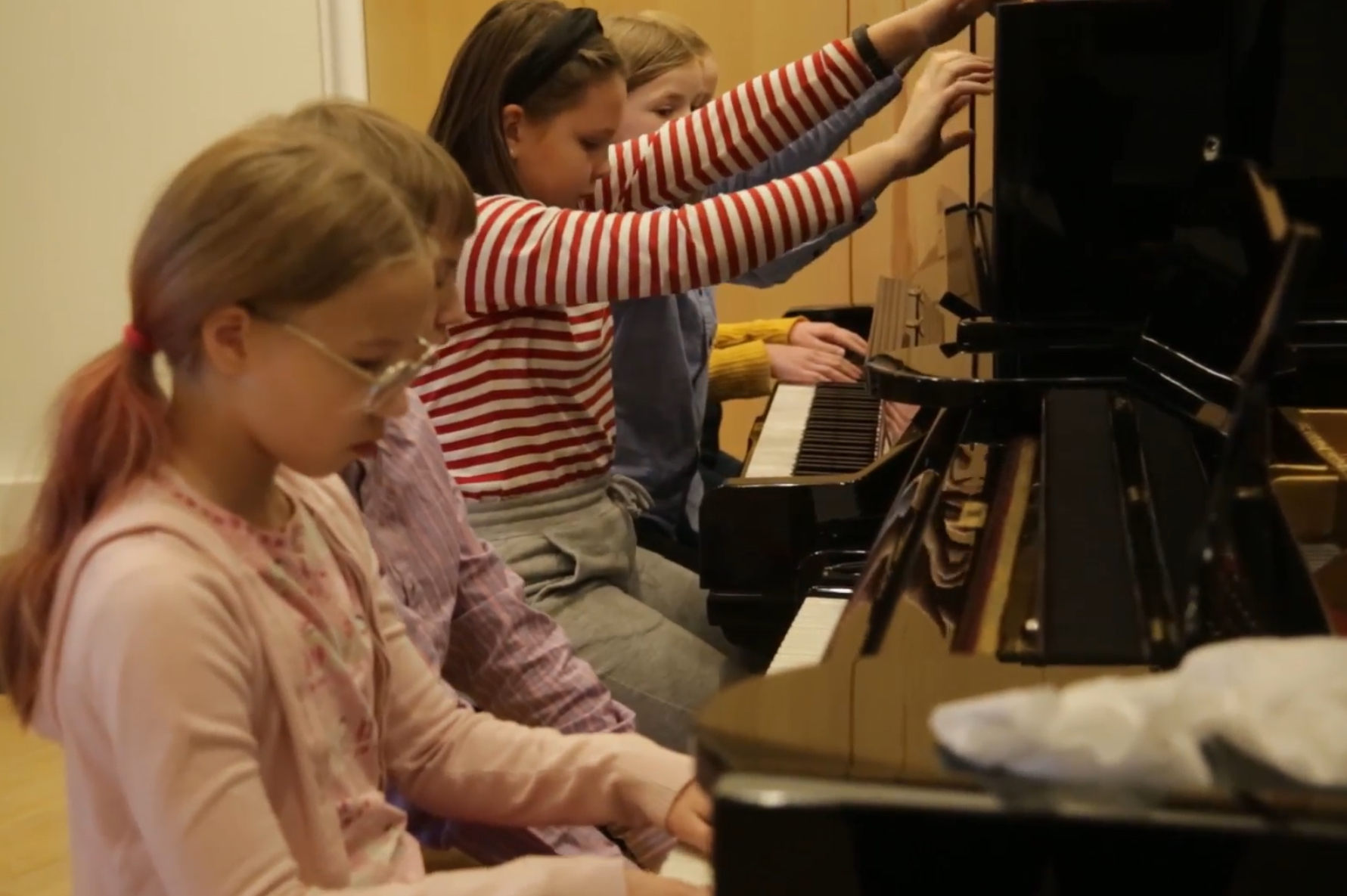Impro In a Piano Group | mix